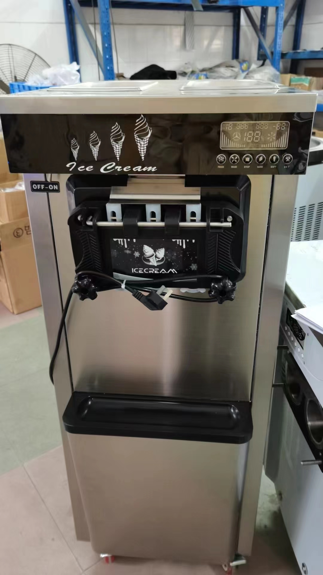 Food Soft Ice Cream Machine Pre-cooling With Casters 18-22L Homemade ...