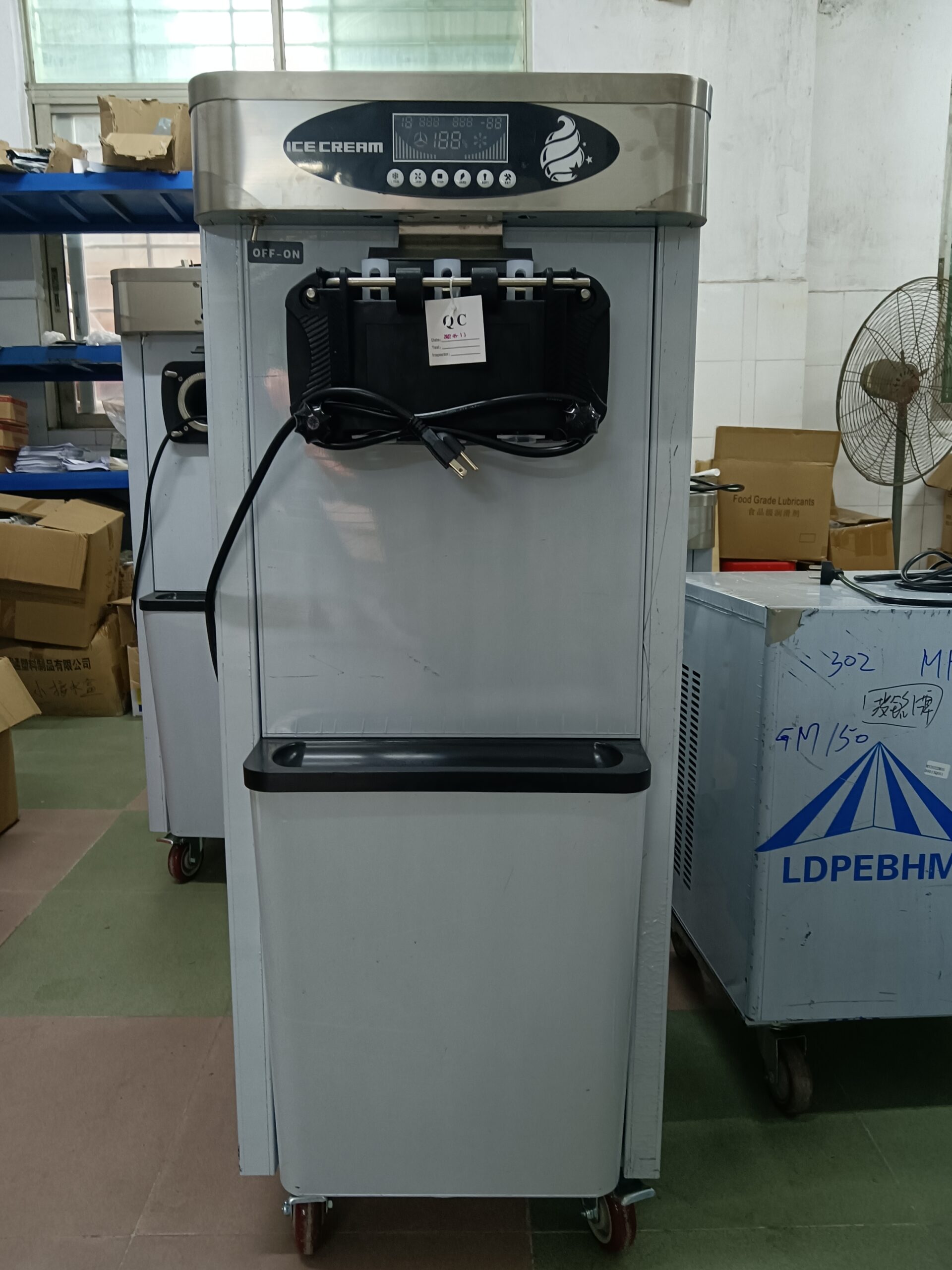 Food Soft Ice Cream Machine Pre-cooling With Casters 18-22L Homemade ...